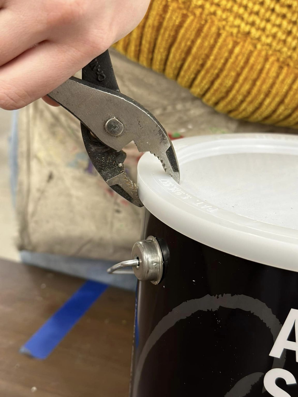 How To Remove The Plastic Lid Lock on a Gallon Of Paint | The Purple ...